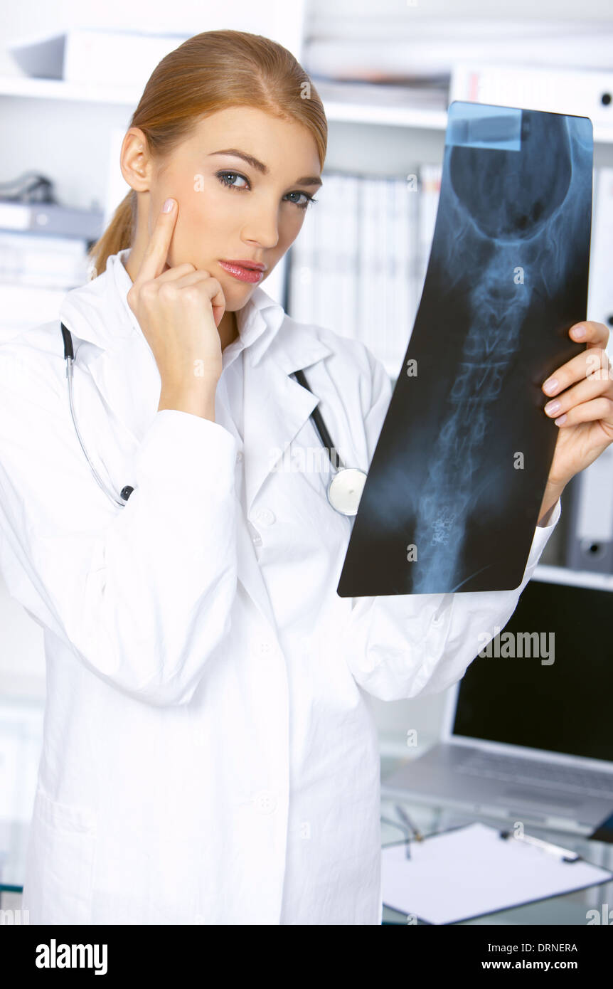 Female doctor in surgery Stock Photo - Alamy