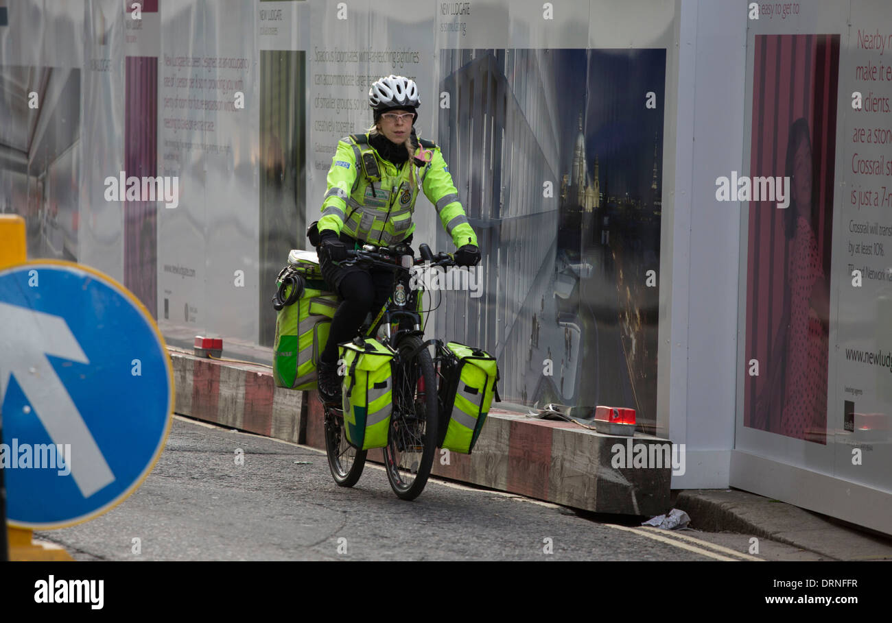 Paramedic on bicycle hi-res stock photography and images - Alamy