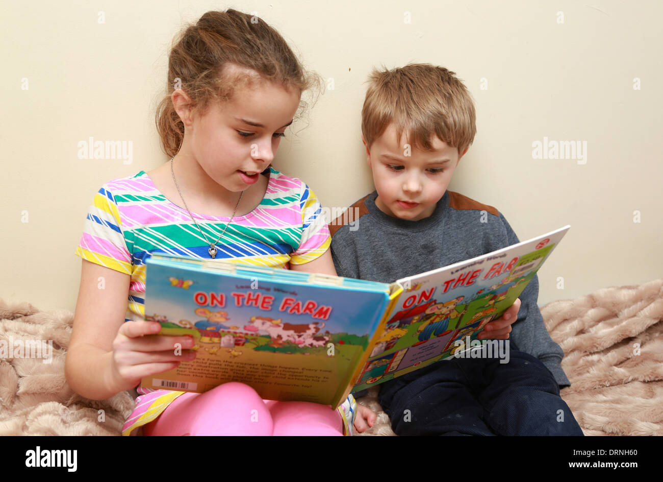 Children reading together Stock Photo - Alamy
