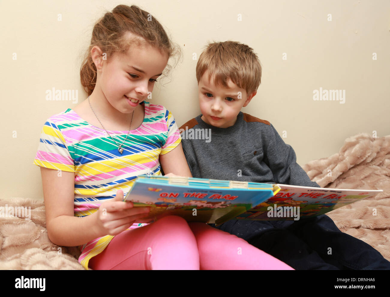 Children reading together Stock Photo - Alamy