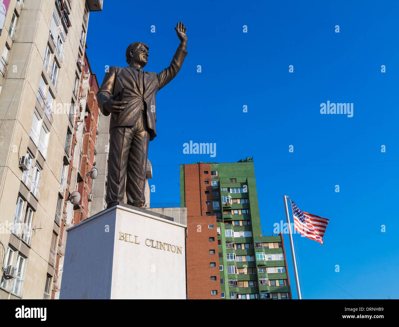Bill clintons statue in pristina hi-res stock photography and images ...