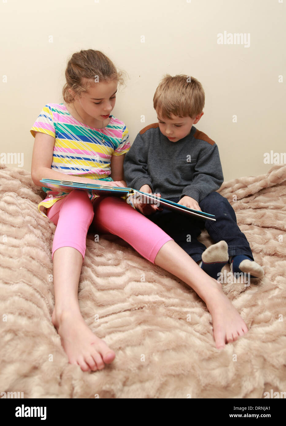 Children reading together Stock Photo - Alamy