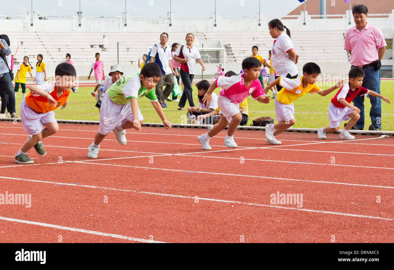 CHIANGMAI, THAILAND - DECEMBER 1 : "Unidentified Children" run a race ...