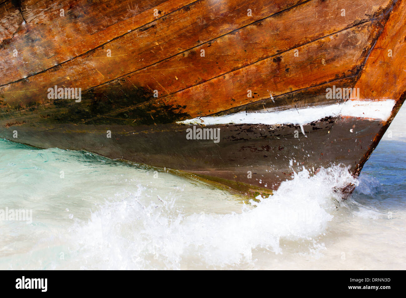 Boat in breaking waves hi-res stock photography and images - Alamy