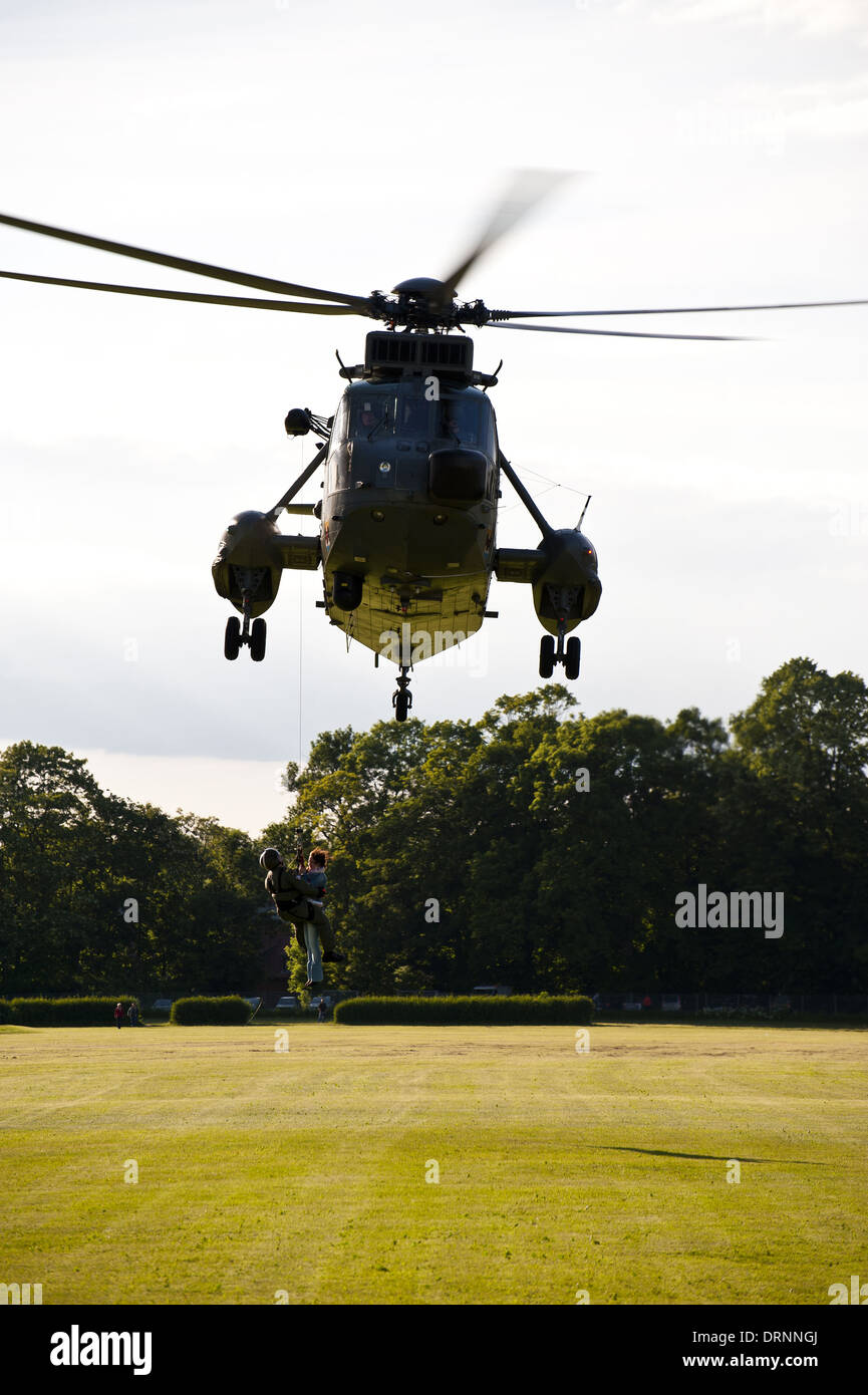 Schweben hubschrauber hi-res stock photography and images - Alamy