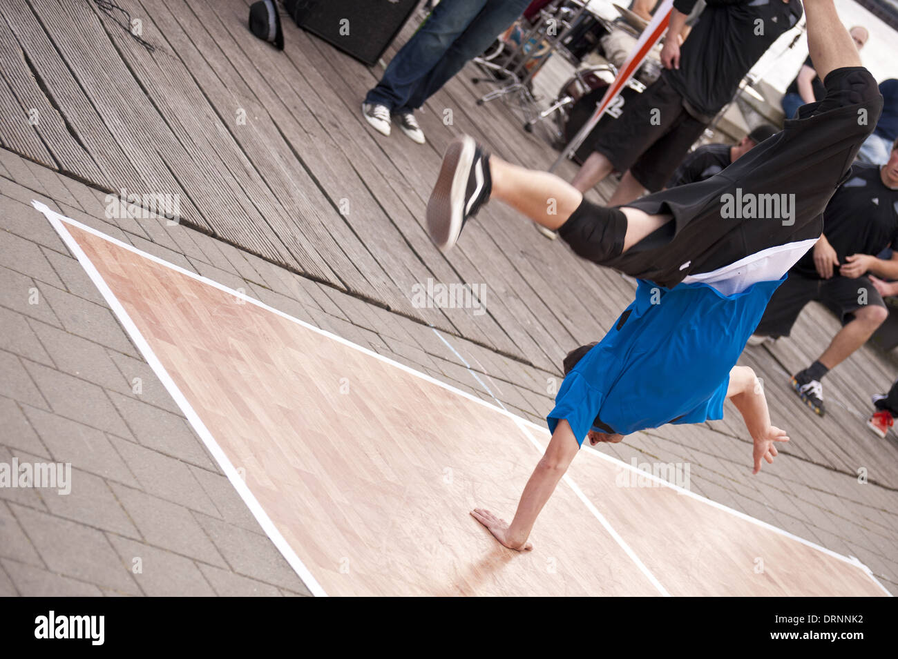 Dancer gang hi-res stock photography and images - Alamy