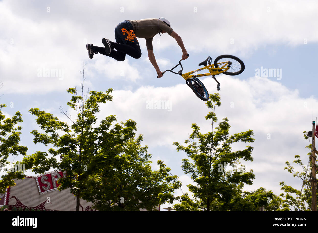 Sport show jumping water jump action hi-res stock photography and ...