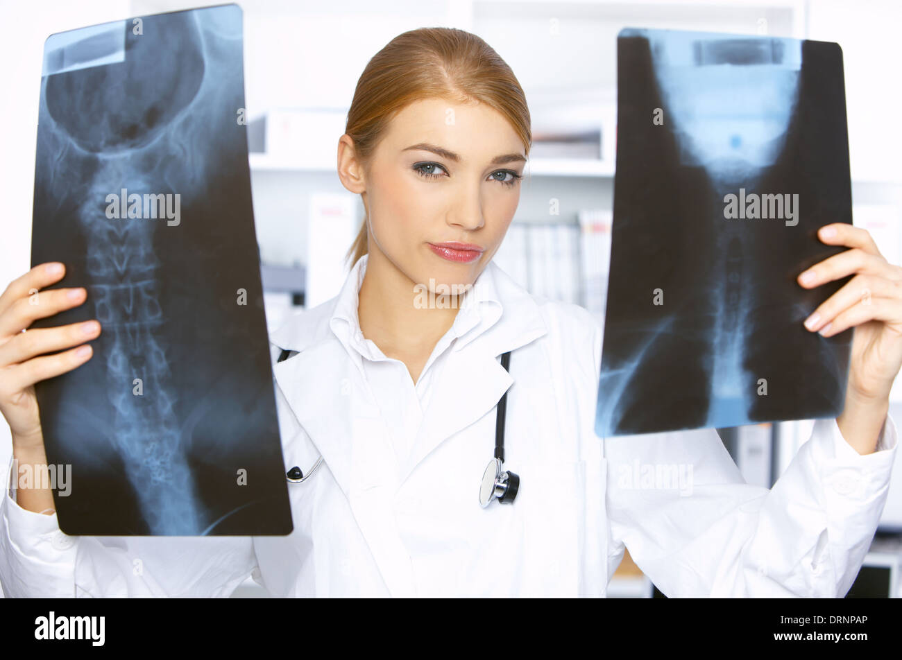 Female doctor in surgery Stock Photo - Alamy