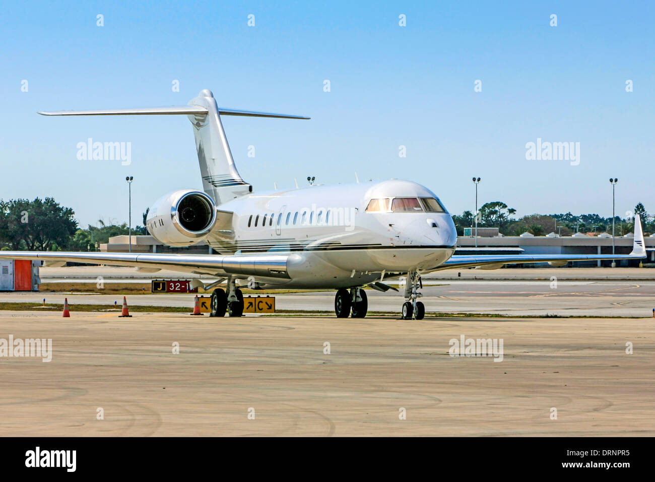 Bombardier Challenger 300 Stock Photo - Alamy