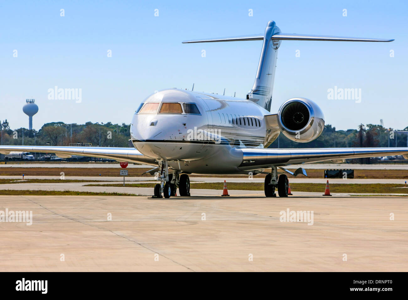 Bombardier Challenger 300 Stock Photo - Alamy
