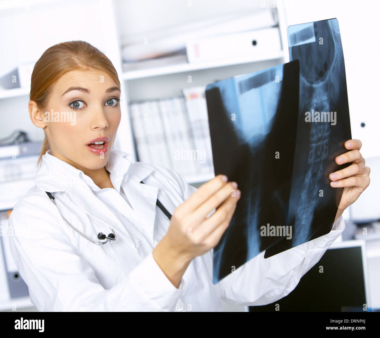 Female doctor in surgery Stock Photo - Alamy