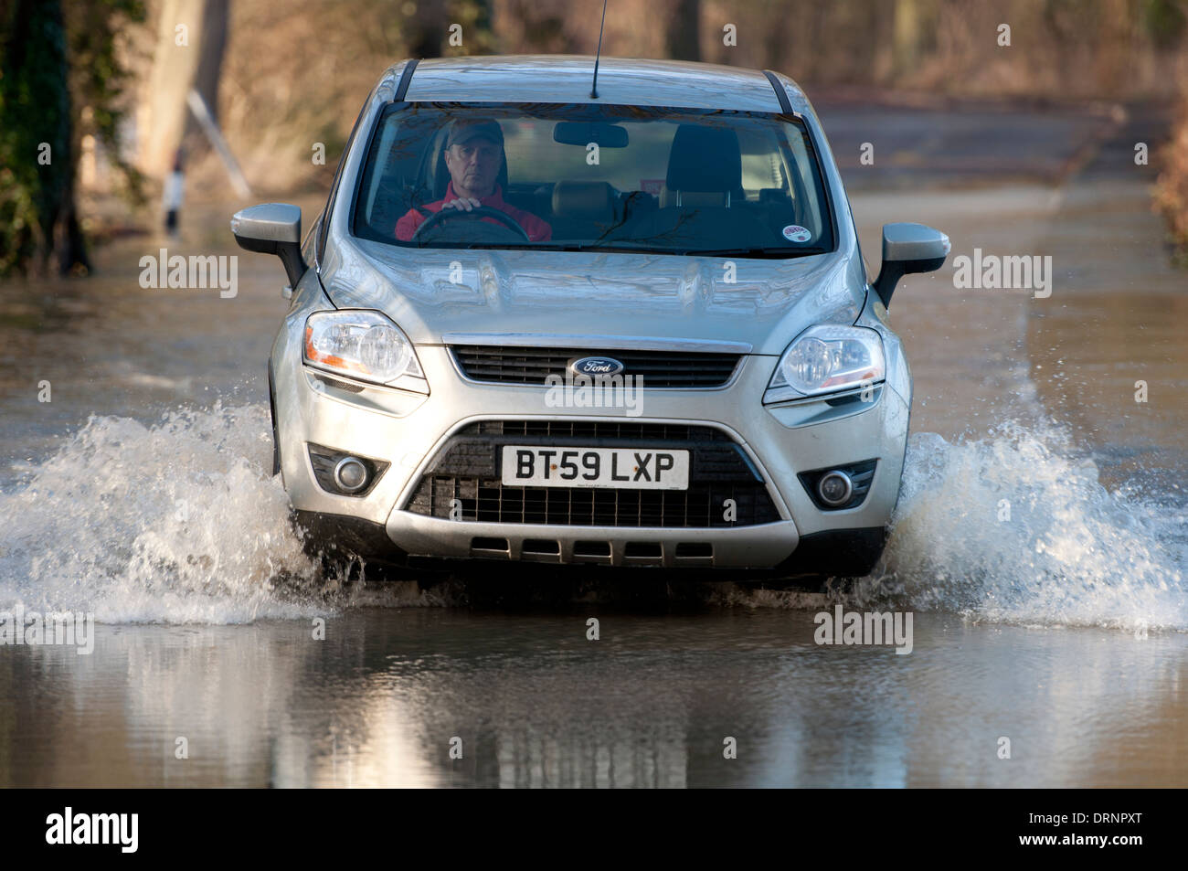 Car driving through ford river hi-res stock photography and images - Alamy