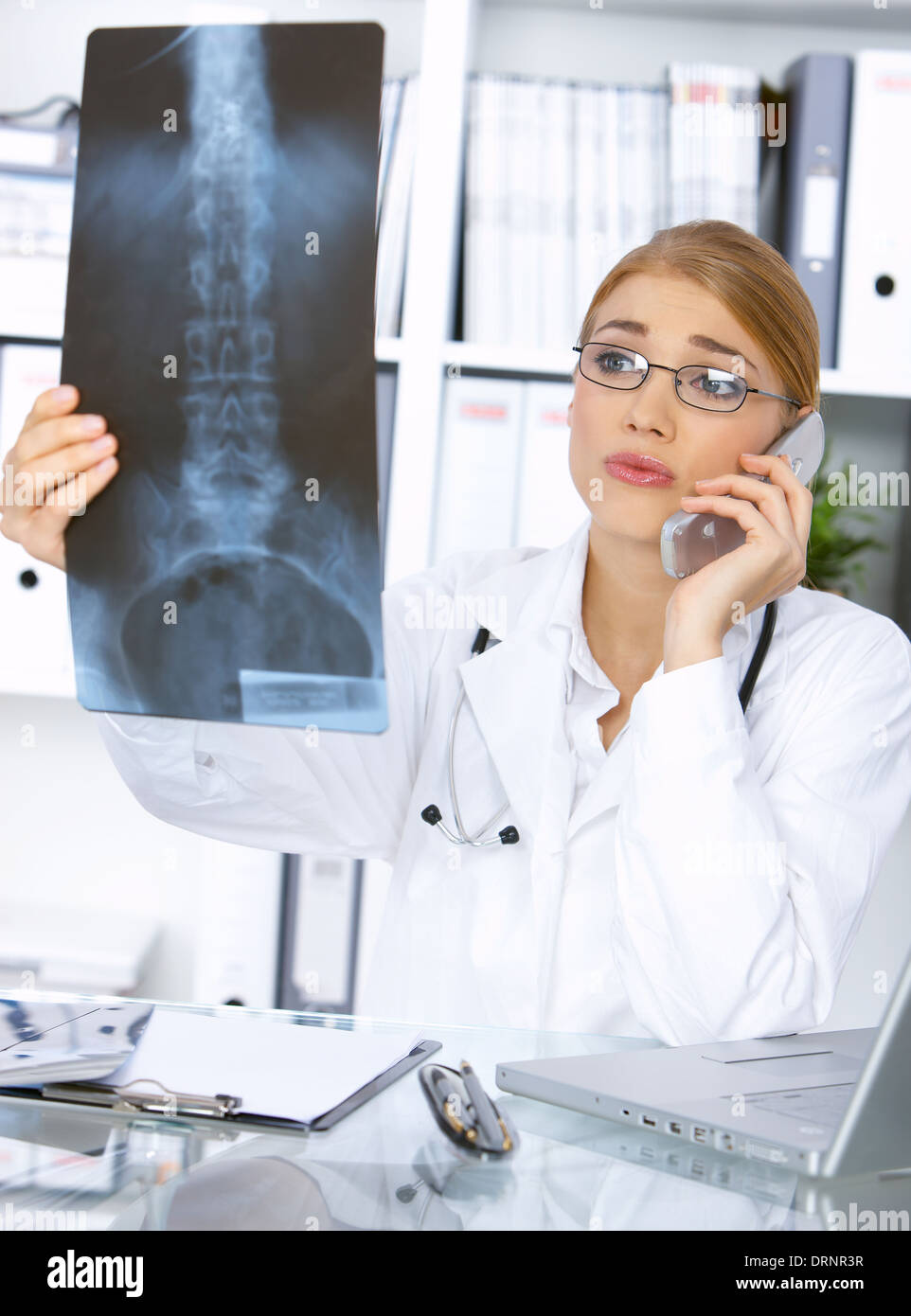 Female doctor in surgery Stock Photo - Alamy