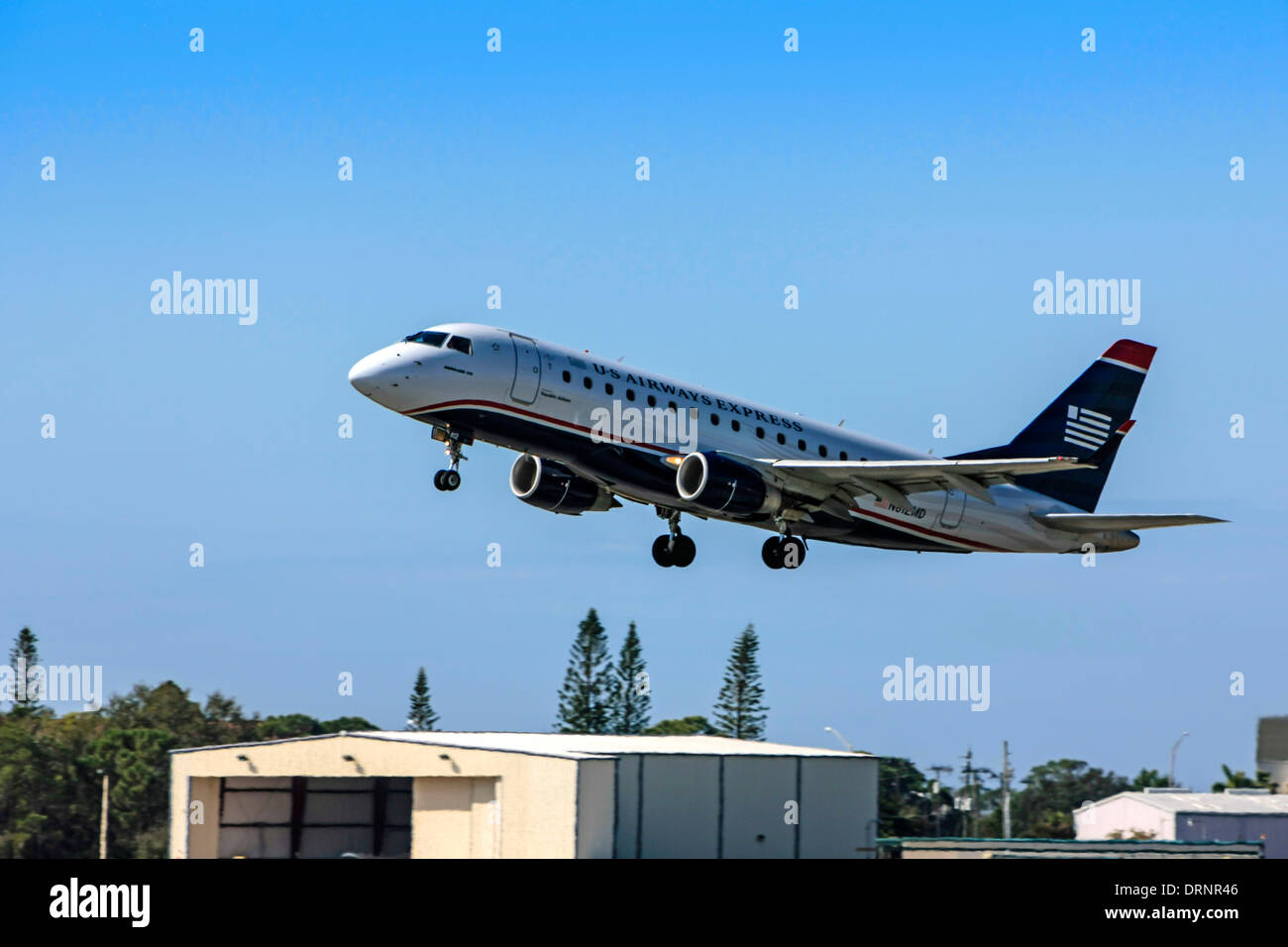 Airlines embraer hi-res stock photography and images - Alamy