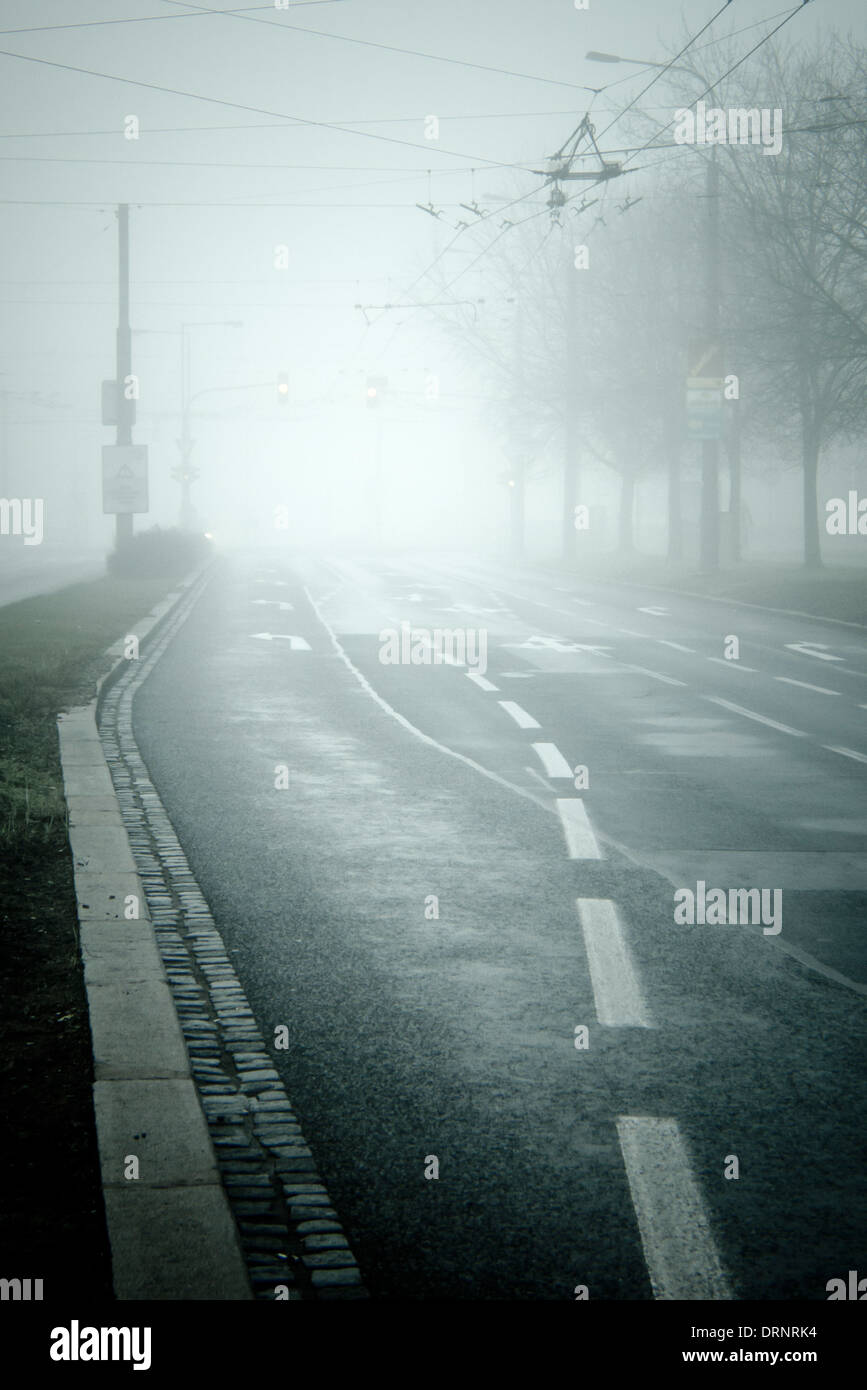 Fog city street hi-res stock photography and images - Alamy