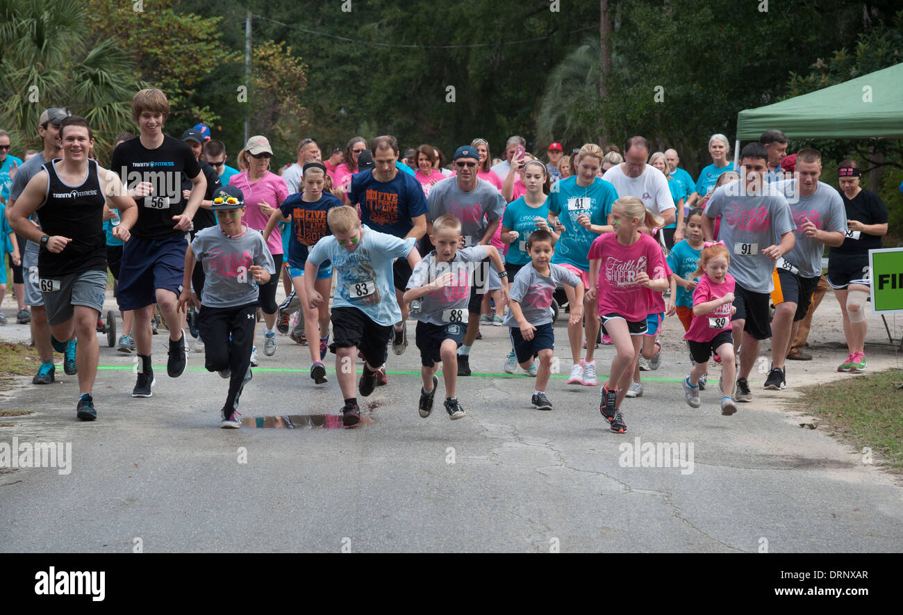 Starting line race children hi-res stock photography and images - Alamy