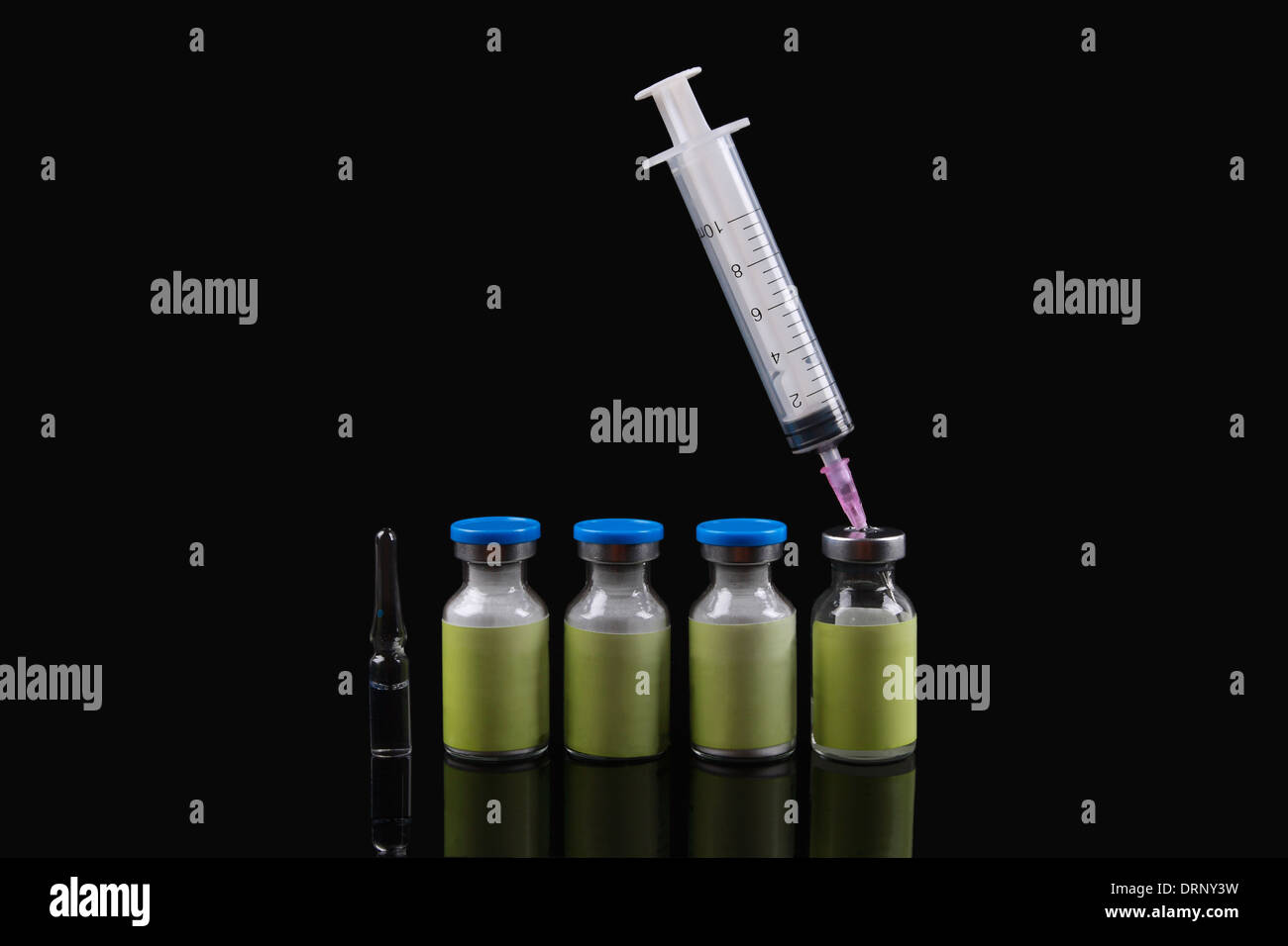 syringe and vials Stock Photo - Alamy