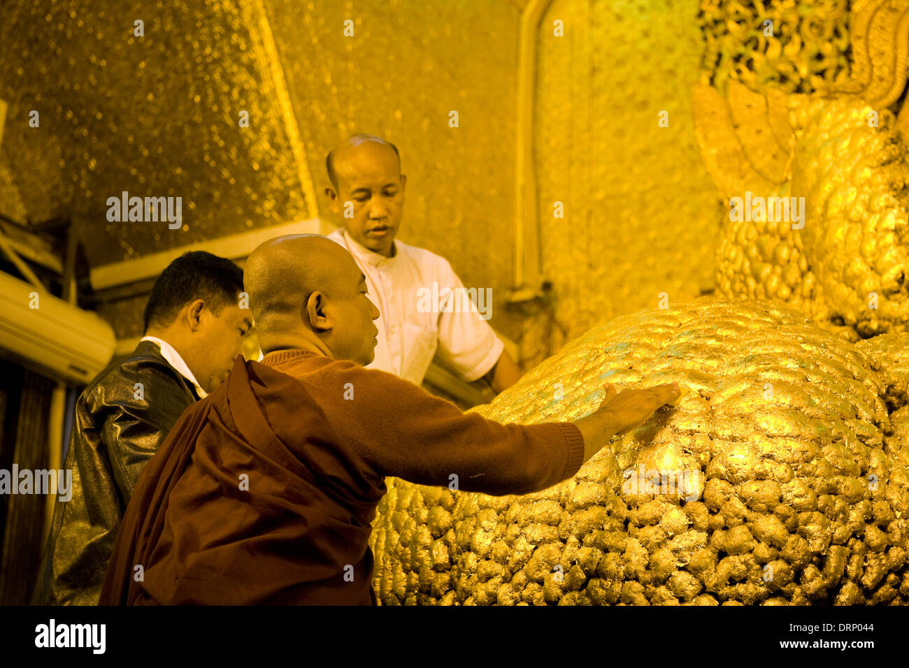 Myanmar, Mandalay, Mahamuni paya Stock Photo - Alamy