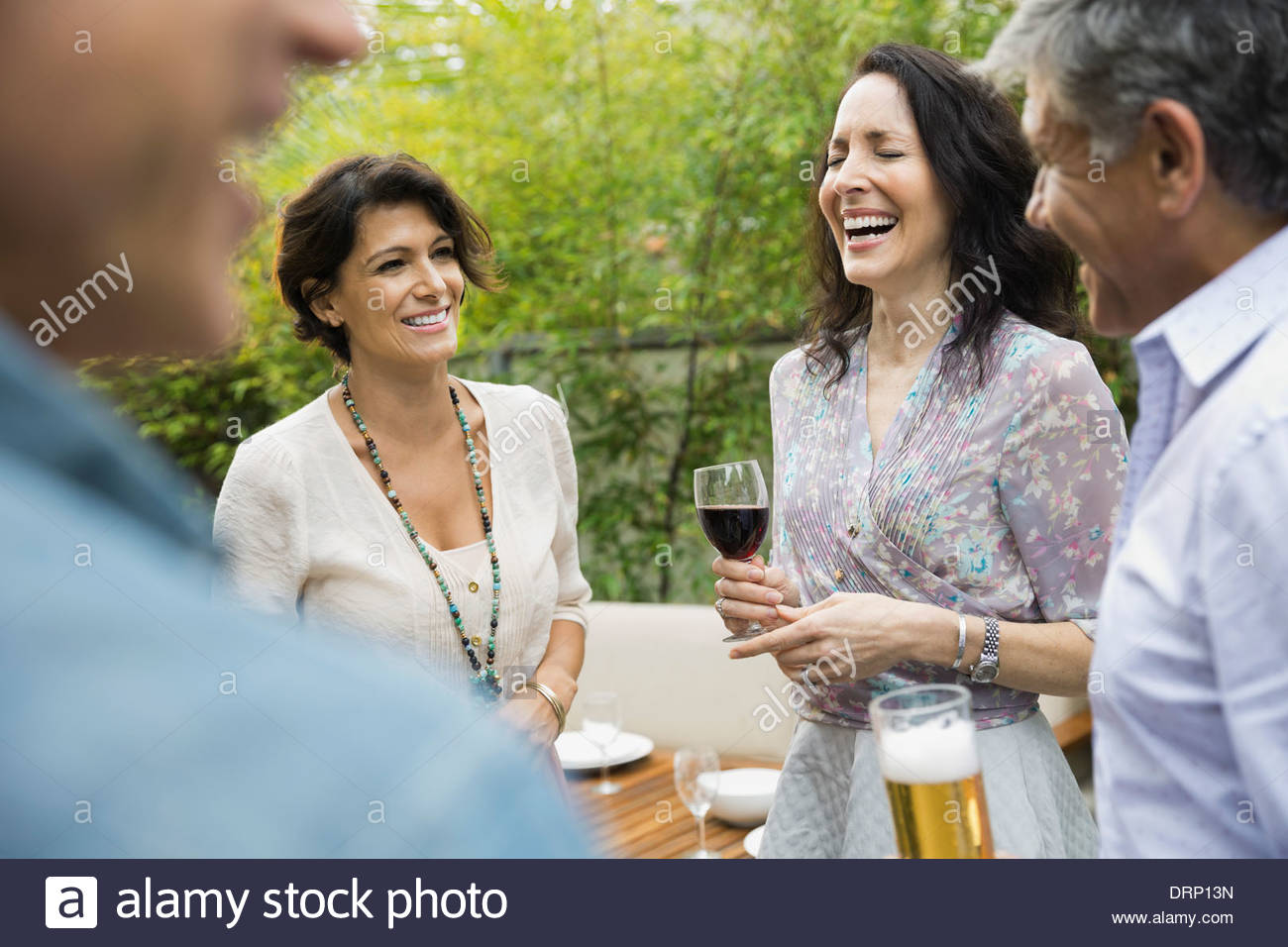 Dining with friends 40 people hi-res stock photography and images - Alamy