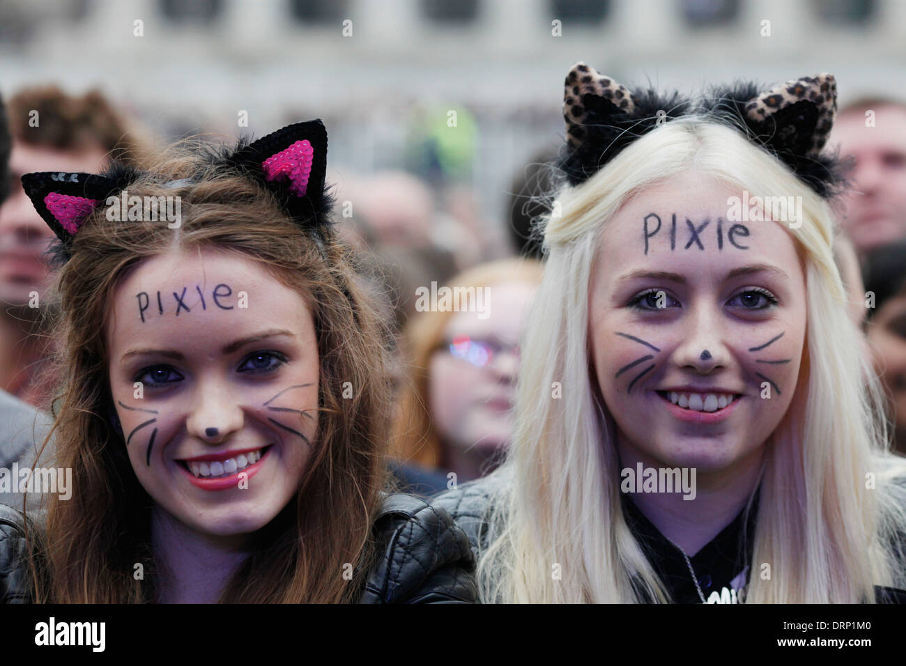 Pixie Lott fans fan Stock Photo - Alamy