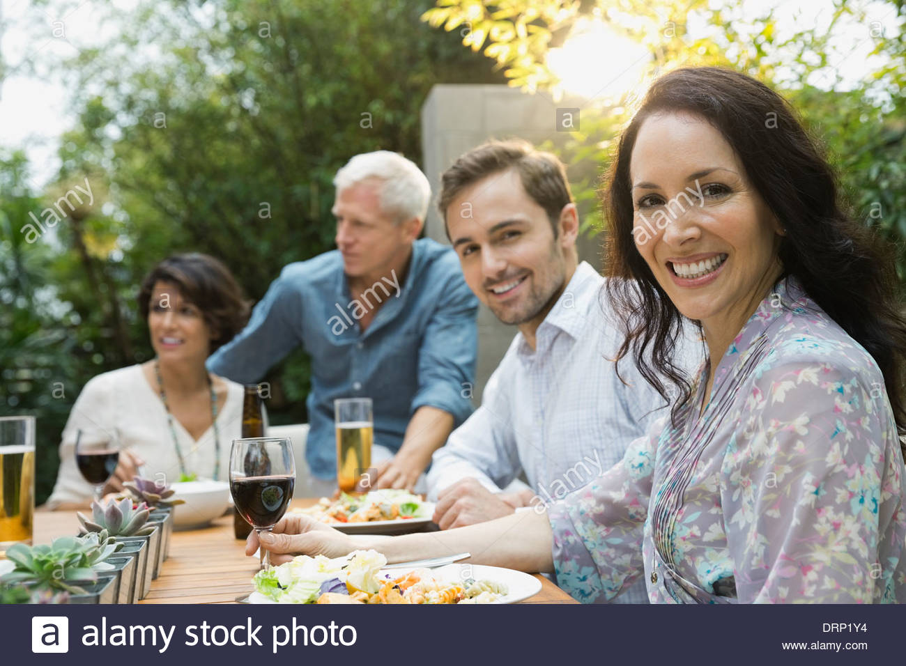 Dinner with friends camera hi-res stock photography and images - Alamy