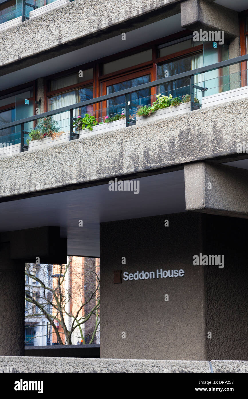 1960s residential tower block uk hi-res stock photography and images ...