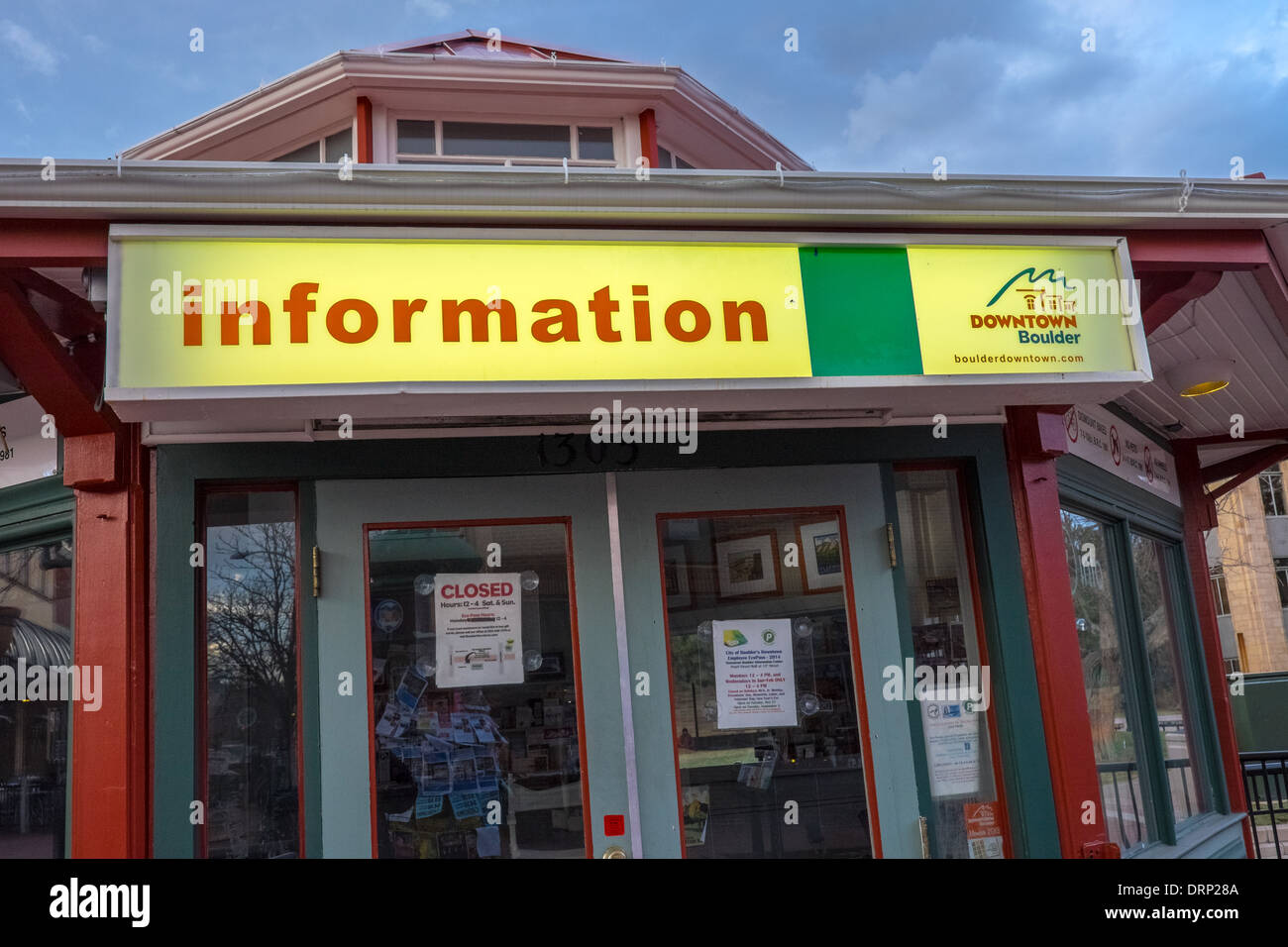 Tourist information booth hi-res stock photography and images - Alamy