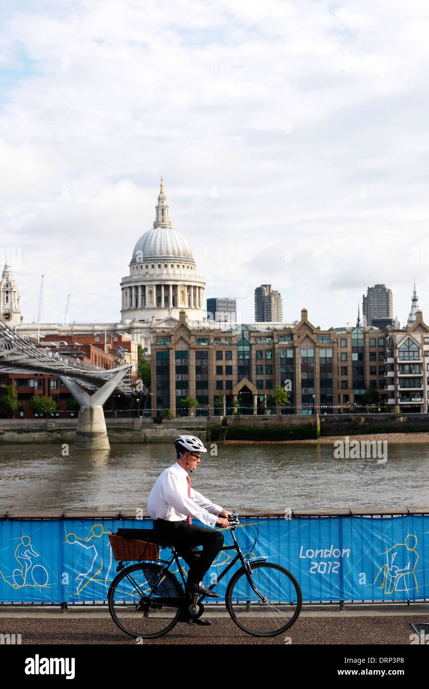 2012 London Olympics and Paralympic signs Stock Photo - Alamy