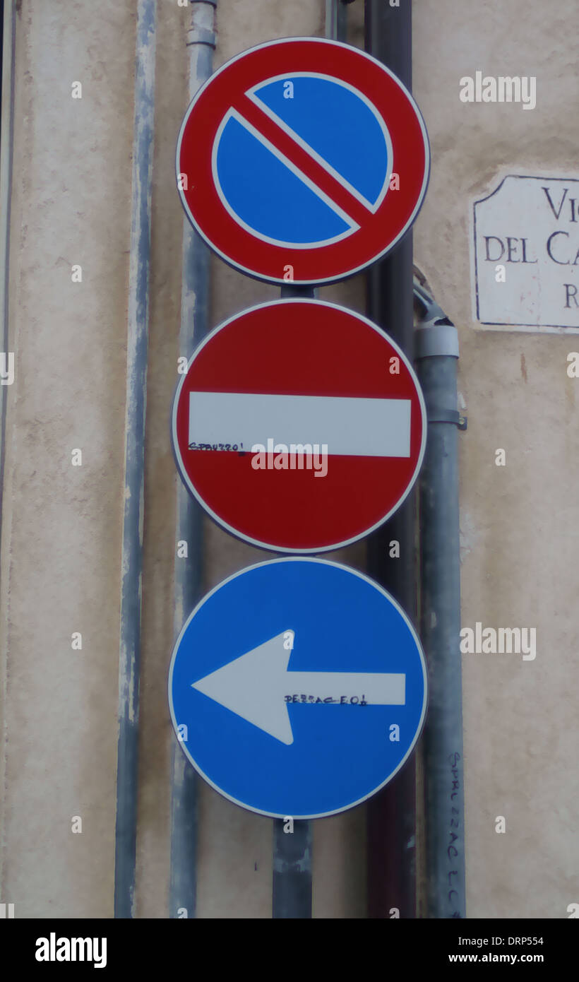 traffic signs italy Stock Photo - Alamy