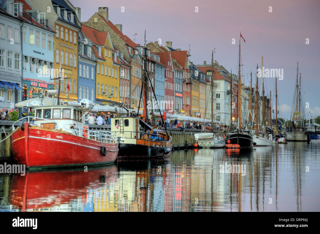 Kopenhagen nyhavn neuer hafen hi-res stock photography and images - Alamy