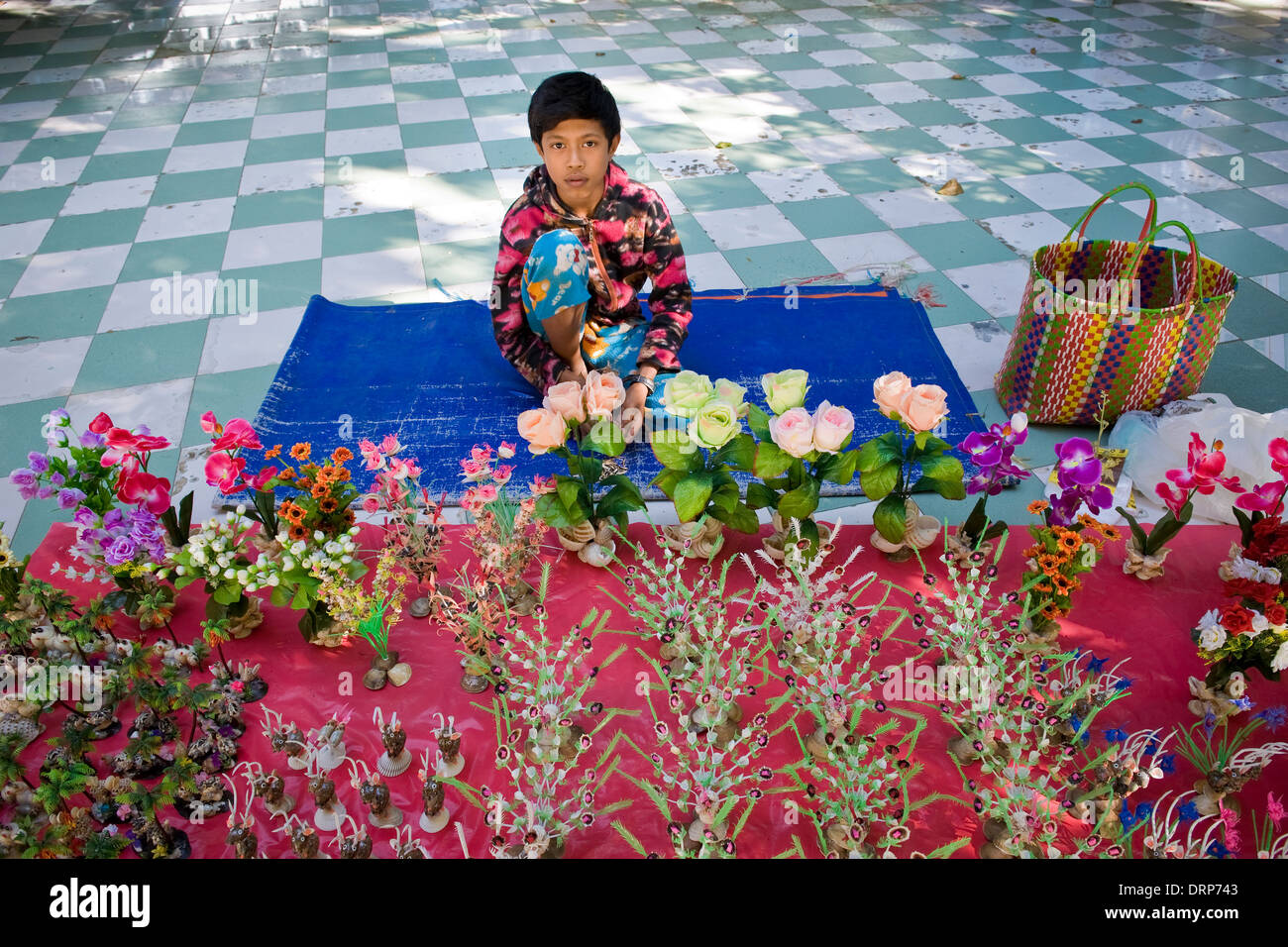 Myanmar, Mandalay, Sagaing hill, peddler Stock Photo - Alamy