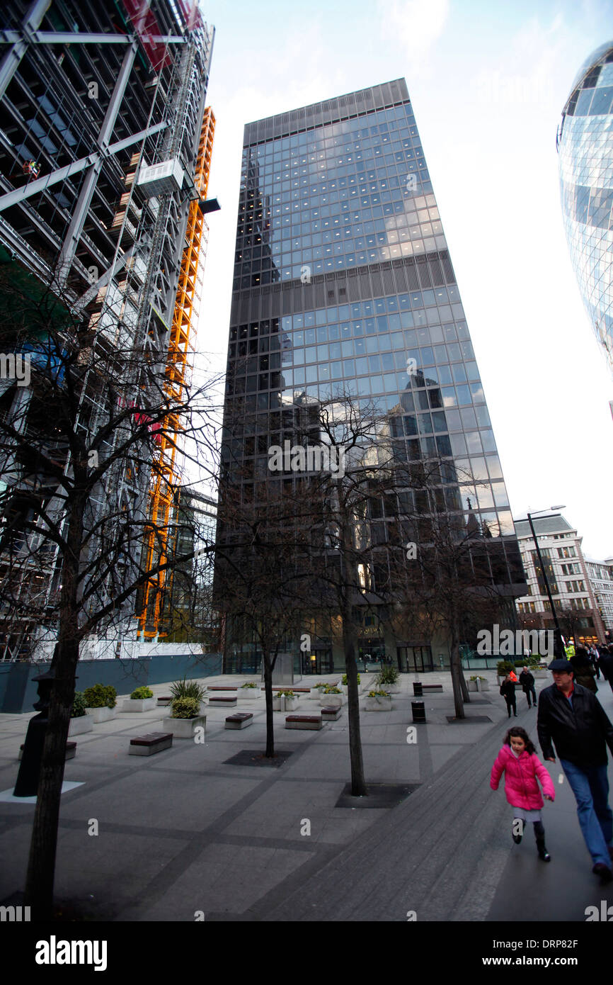 AVIVA Tower in the City of London Stock Photo - Alamy
