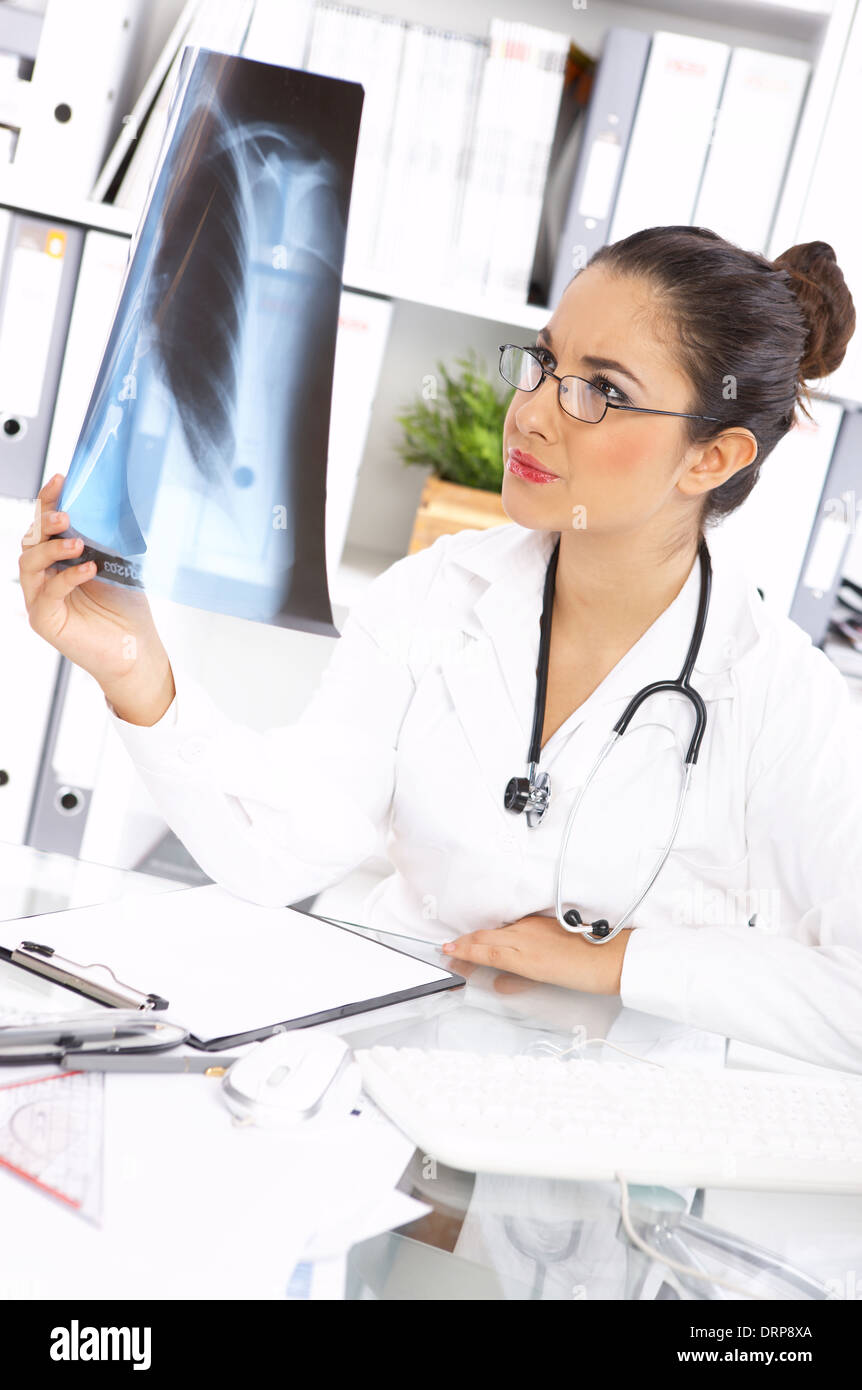 Female doctor in surgery Stock Photo - Alamy
