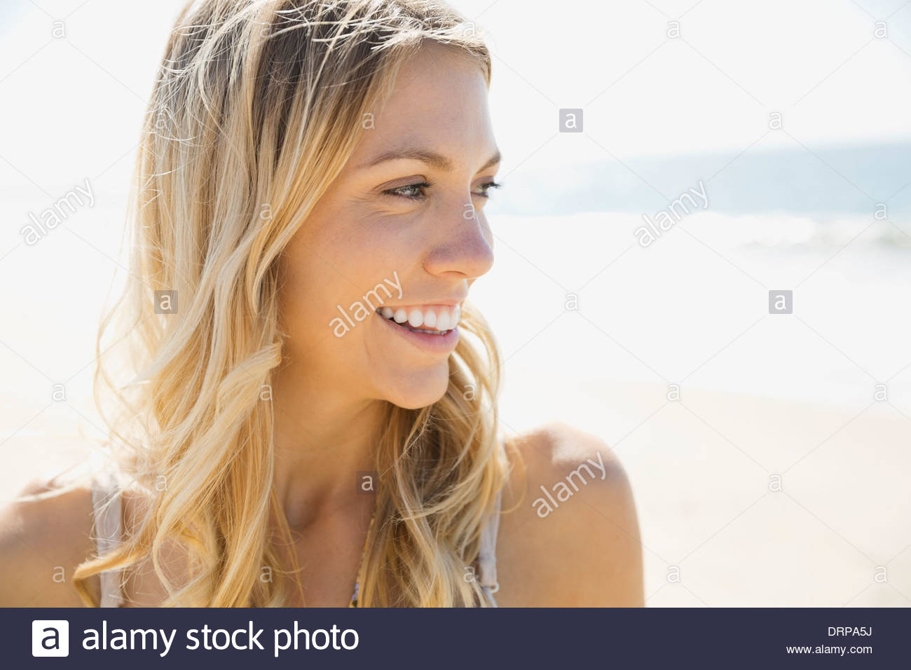 Beautiful woman at the beach hi-res stock photography and images - Alamy