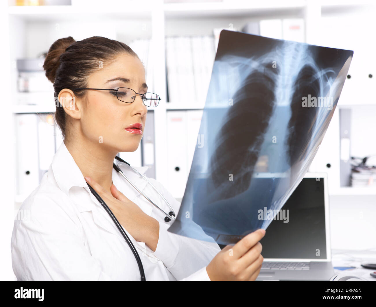 Female doctor in surgery Stock Photo - Alamy
