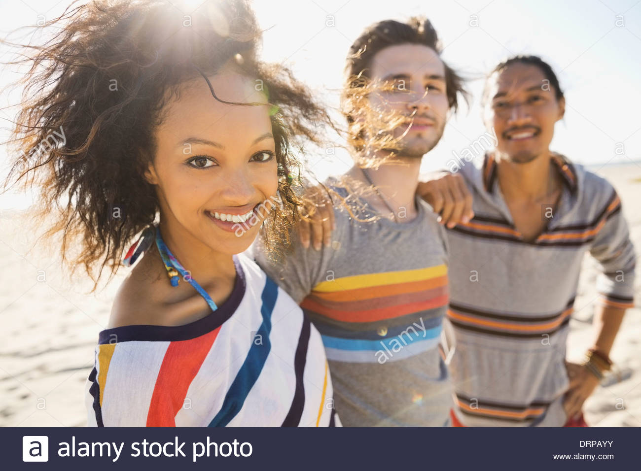 Group friends beach looking back hi-res stock photography and images ...