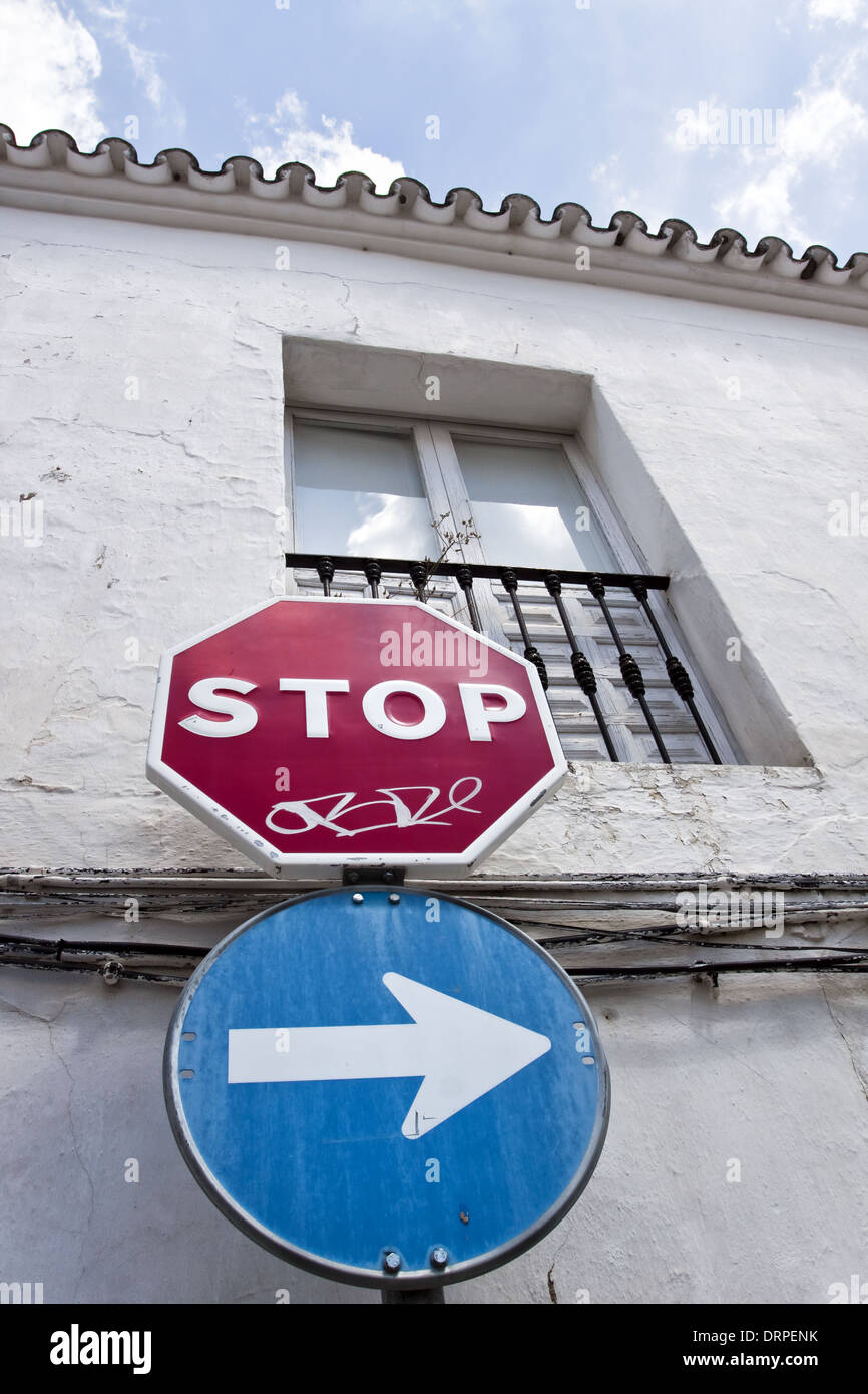 Stop schild hi-res stock photography and images - Alamy