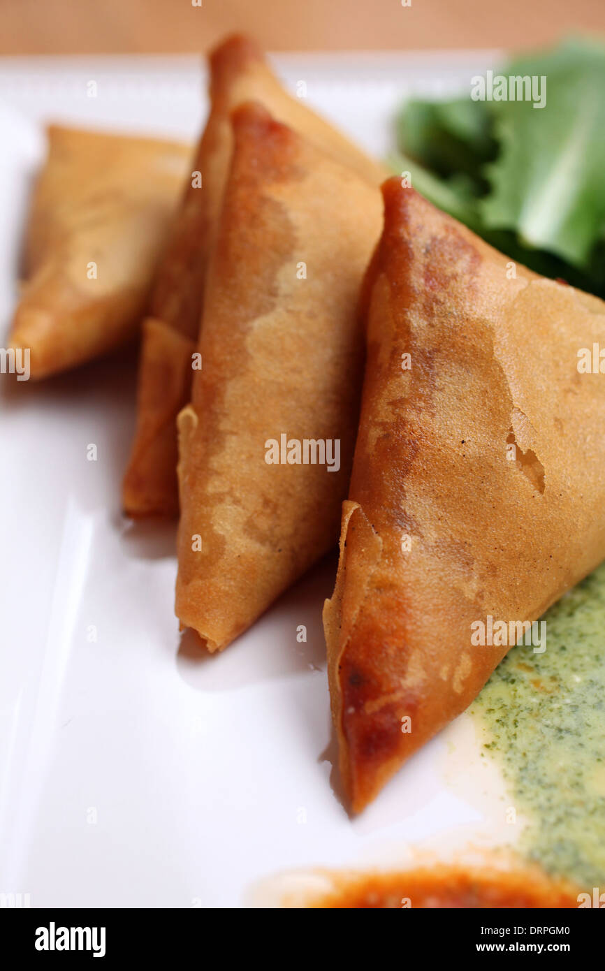 Samosas indian food hi-res stock photography and images - Alamy