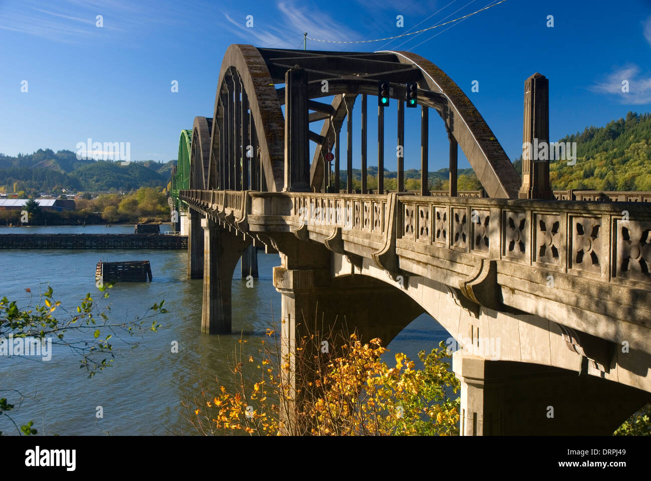 Umpqua river bridge hi-res stock photography and images - Alamy