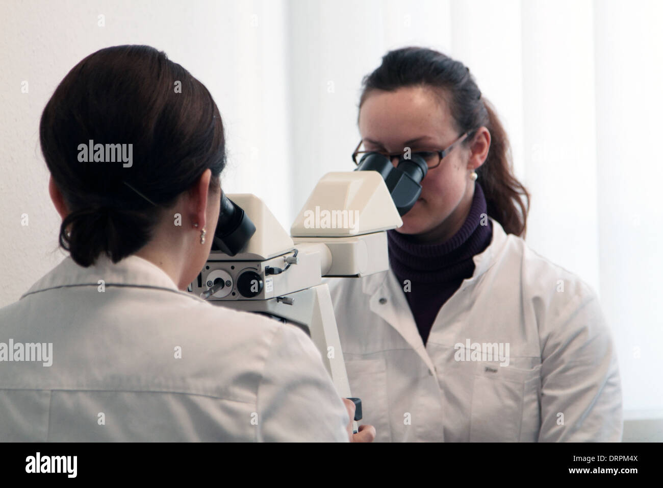 Pathologist microscope hi-res stock photography and images - Alamy