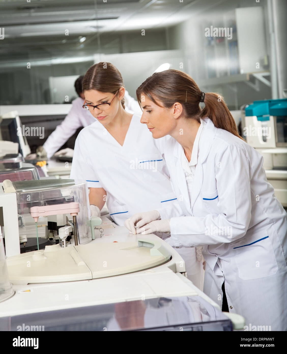 Female researchers in lab hi-res stock photography and images - Alamy