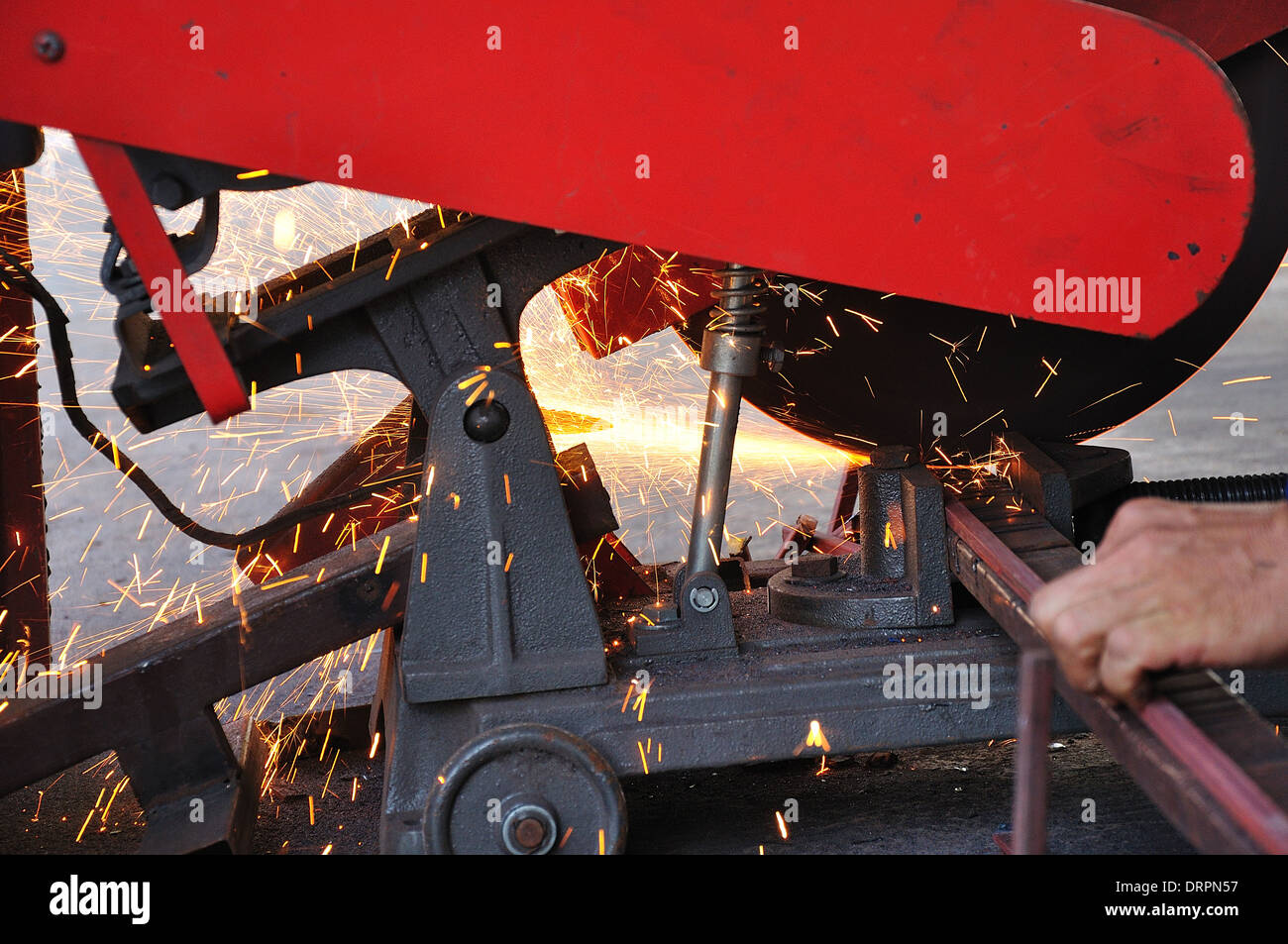 Metal sawing hi-res stock photography and images - Alamy