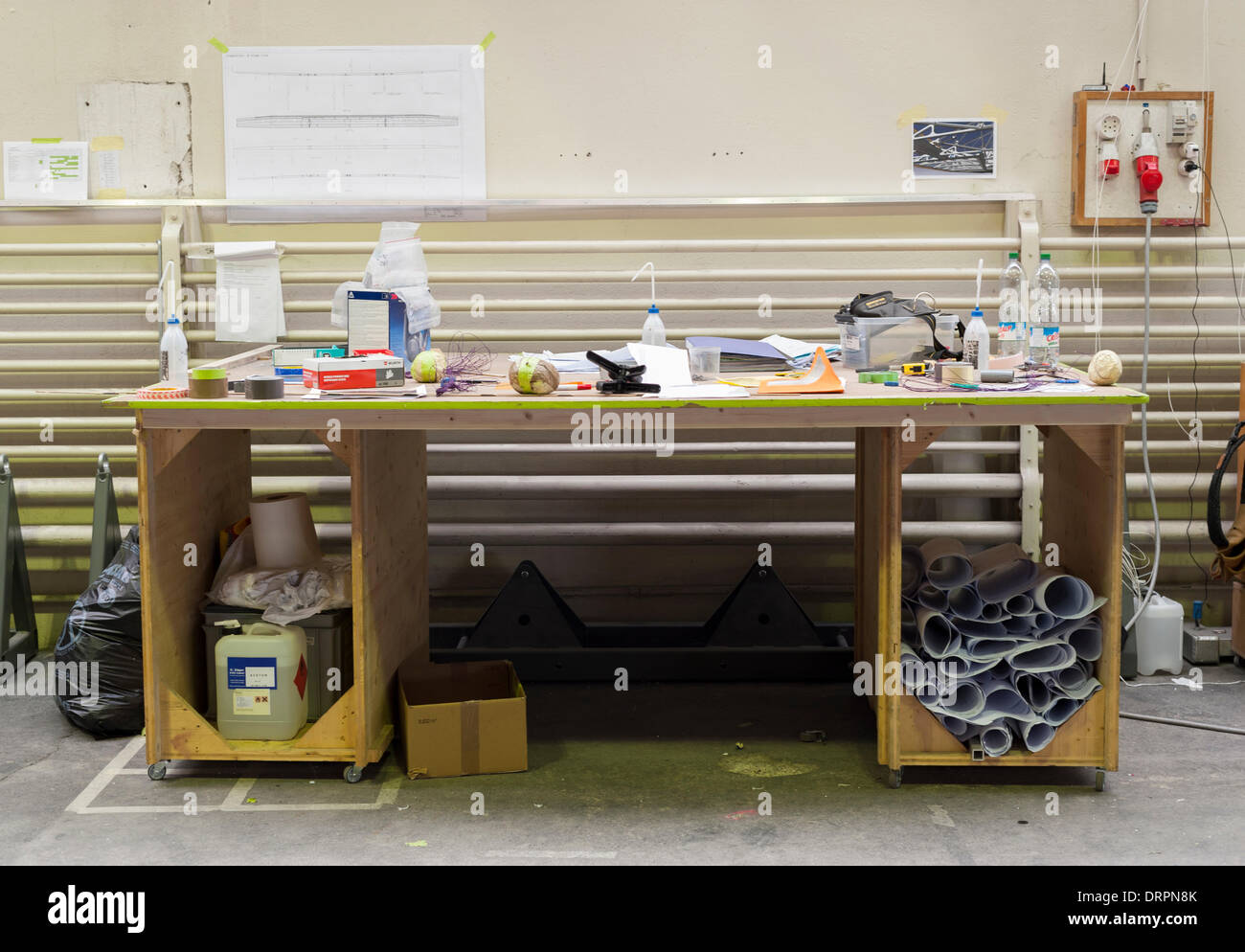 Desk messy hi hi-res stock photography and images - Alamy