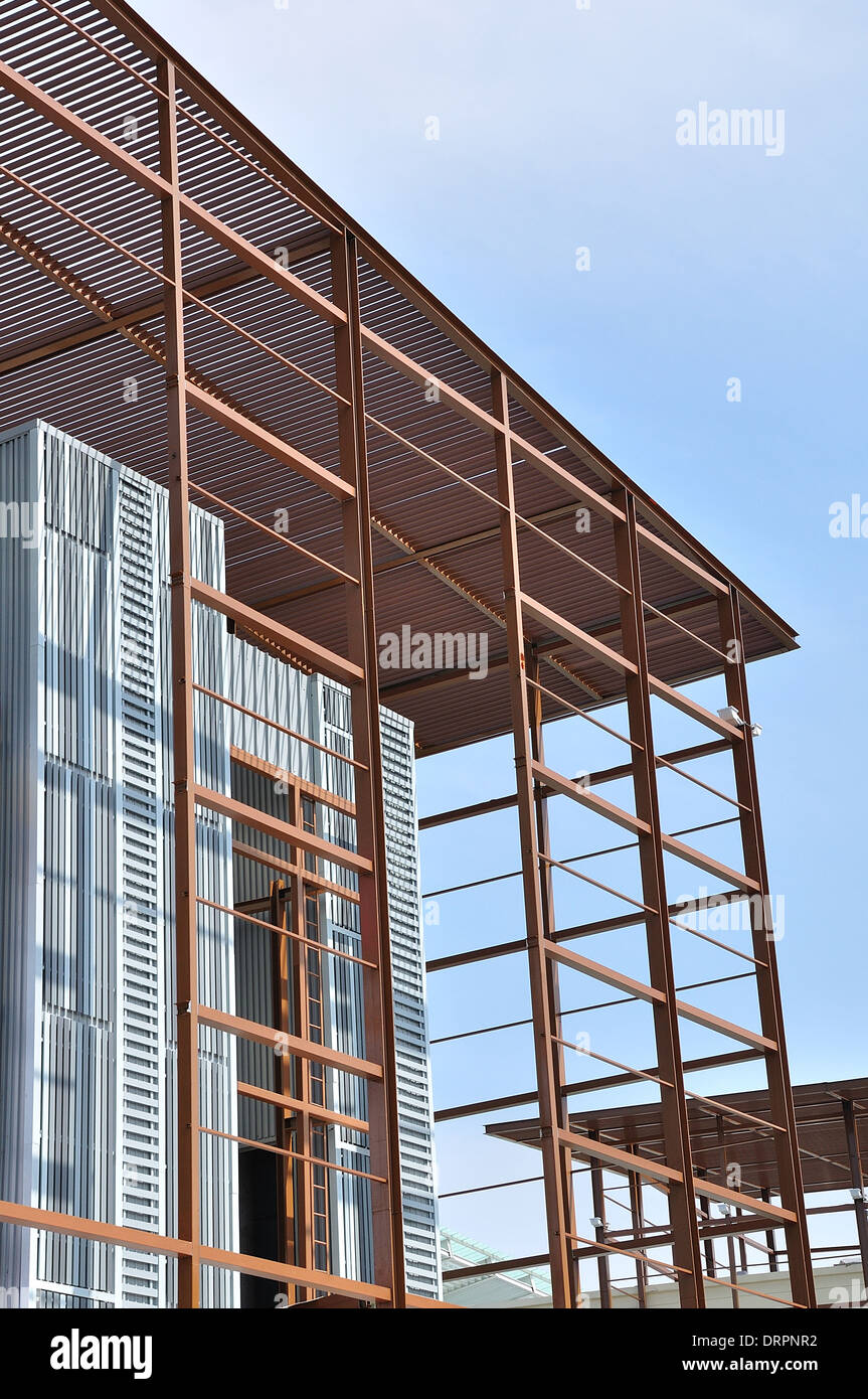 Steel building construction framework Stock Photo - Alamy