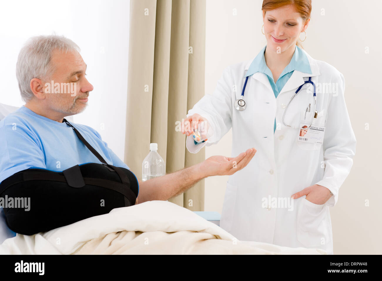 Hospital - female doctor give pill patient Stock Photo - Alamy