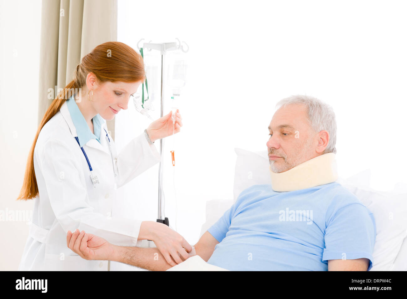 Hospital - female doctor IV drip patient Stock Photo - Alamy