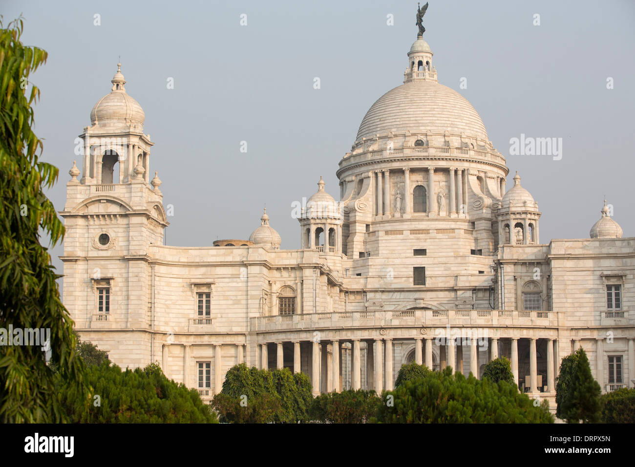 Victoria memorial calcutta statue hi-res stock photography and images ...