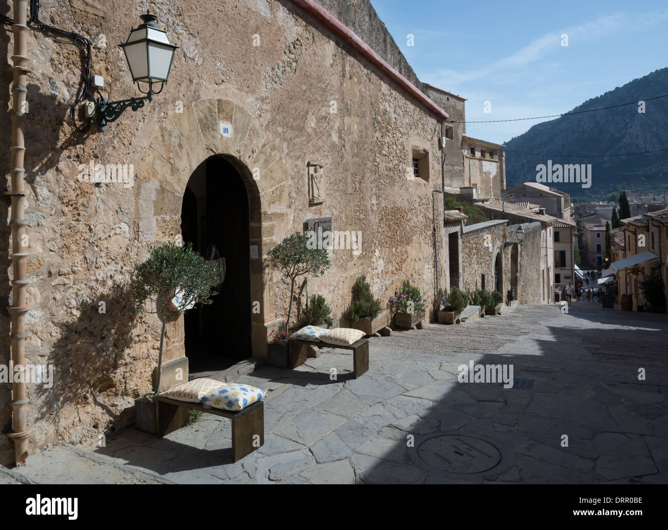 Calvari steps with artisan store front in Pollensa, Mallorca, Balearic ...