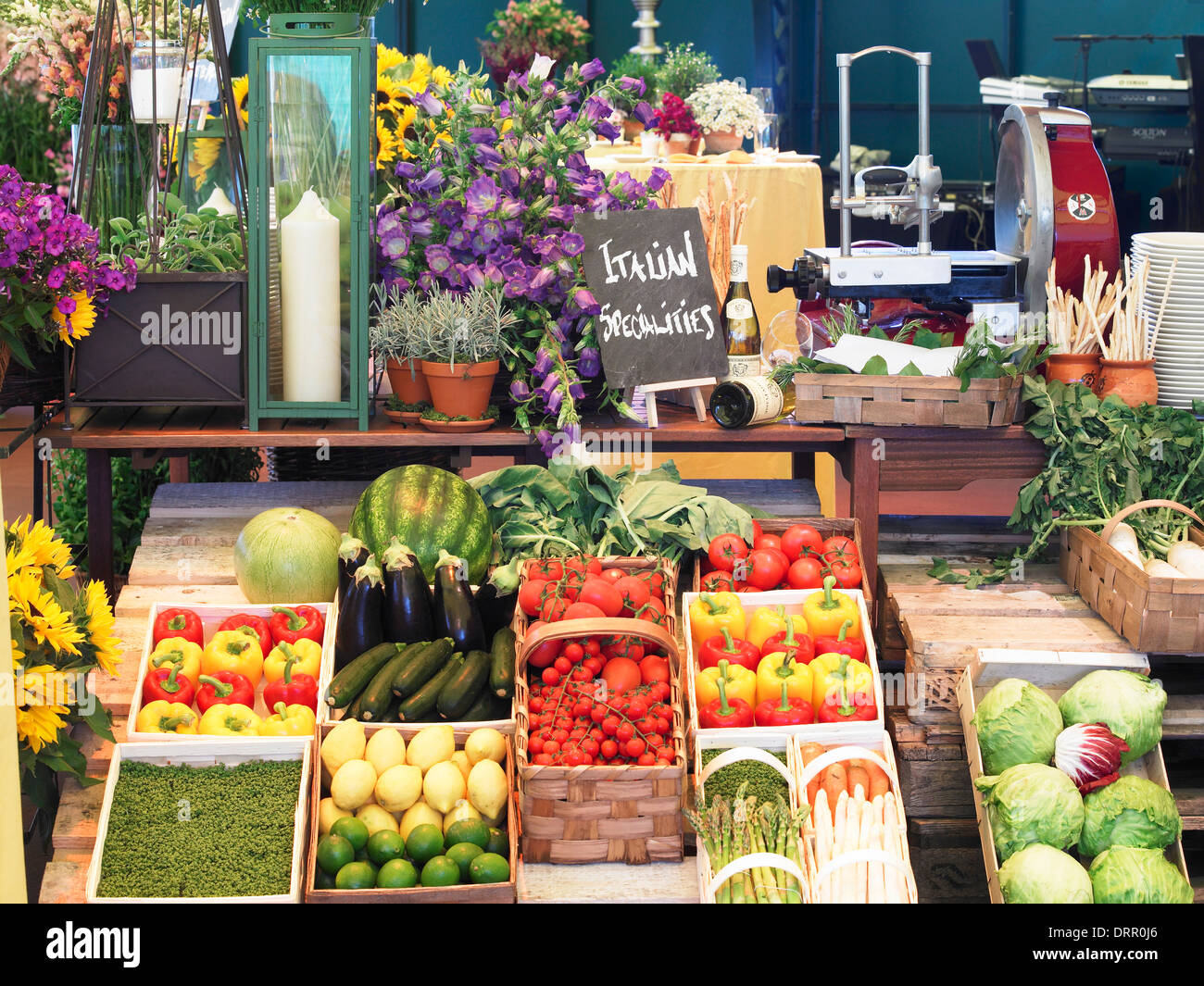 Fruit and vegetable boxes hi-res stock photography and images - Alamy