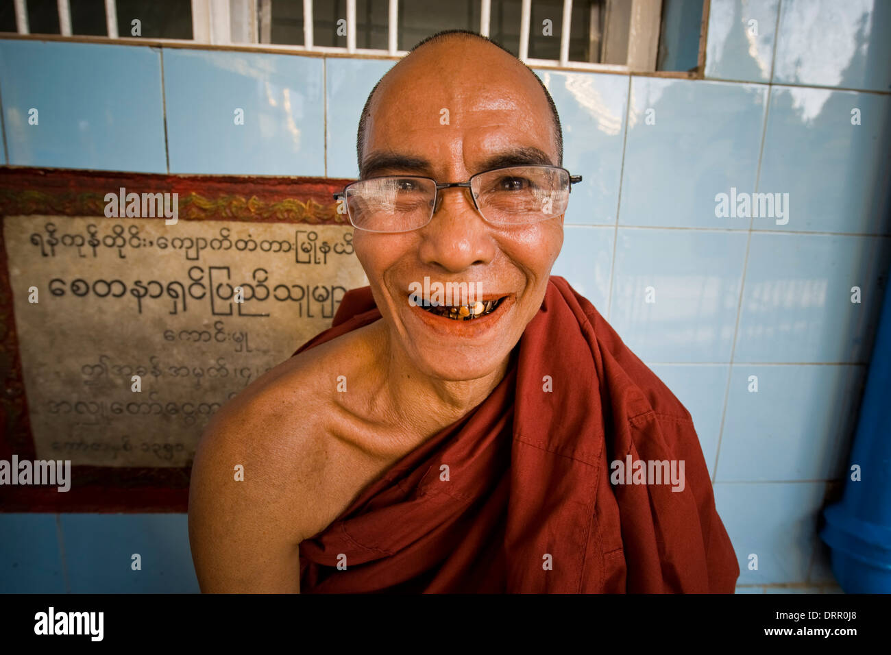 Myanmar, Yangon, Sule paya, monk Stock Photo - Alamy